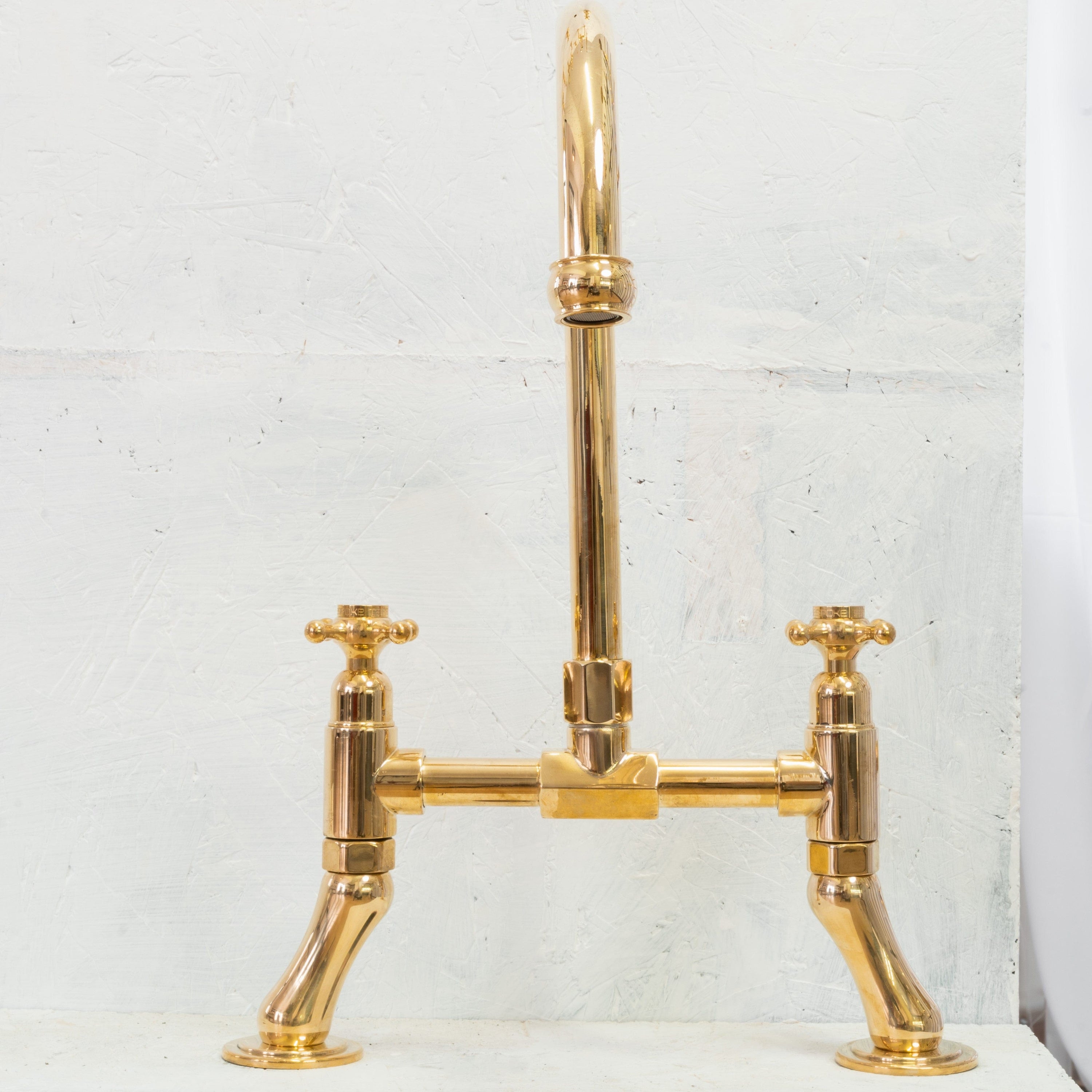 BT49E kitchen tap with curve swivel spout & eccentric base – Francone ...