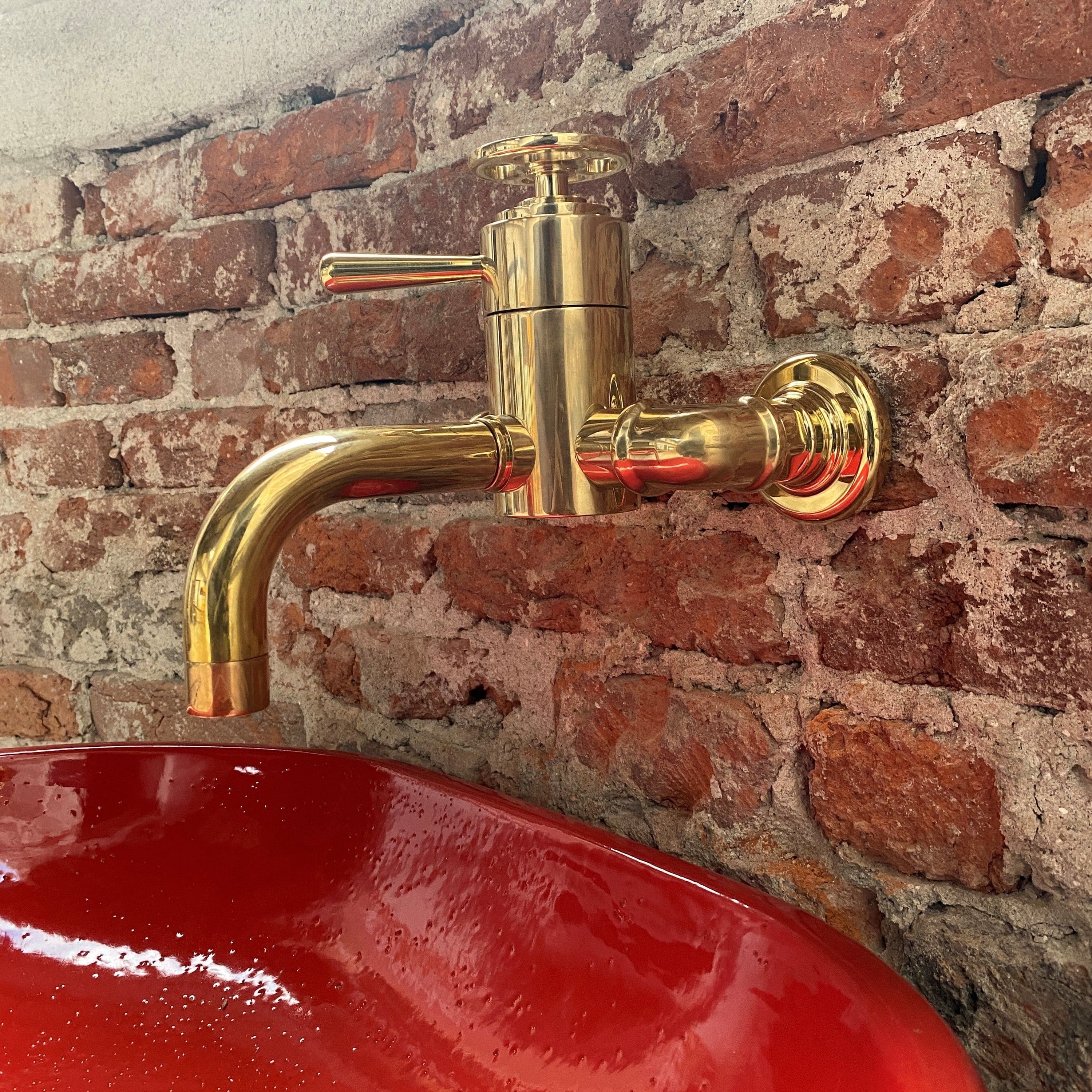 BT34T Wall mounted thermostatic tap – BespokeTaps